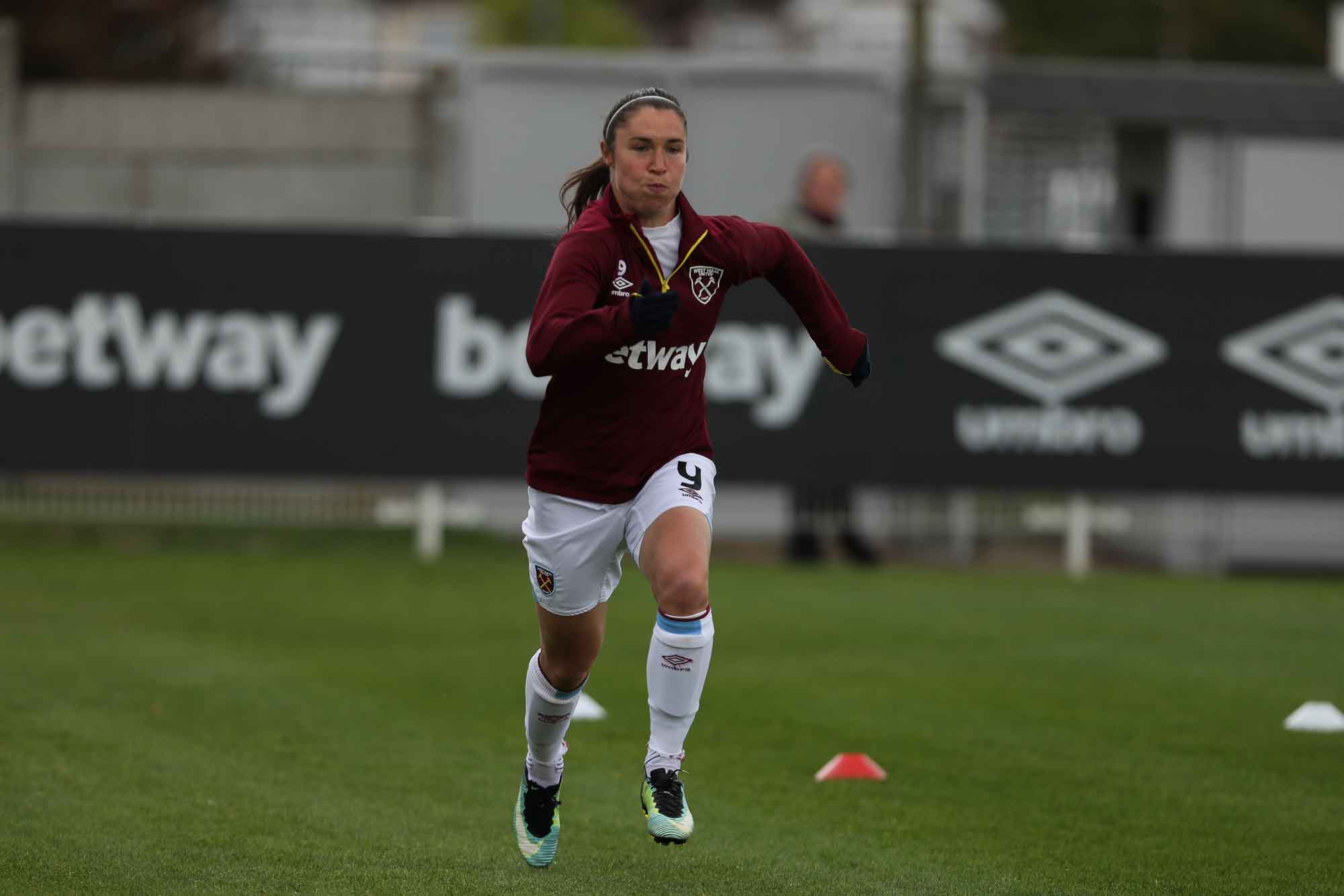 Jane Ross joins Man Utd Women - SheKicks