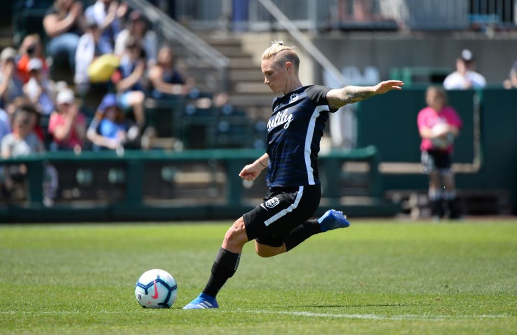 Injured Jess Fishlock signs new Reign FC deal - SheKicks