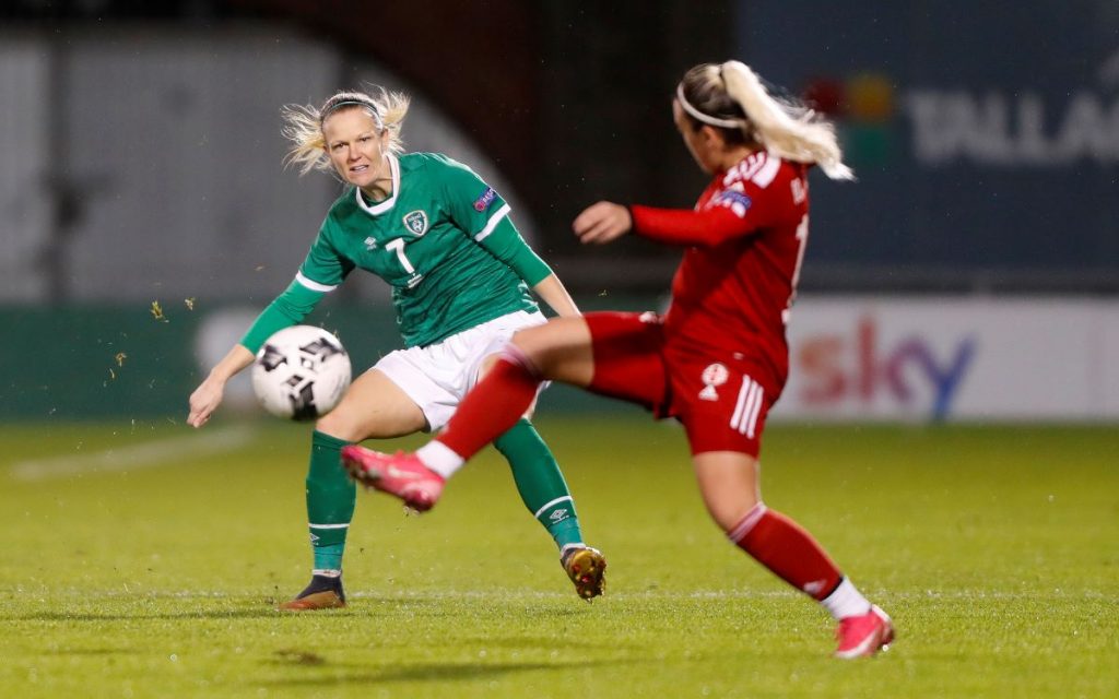 Manchester United Women sign defender Diane Caldwell - SheKicks