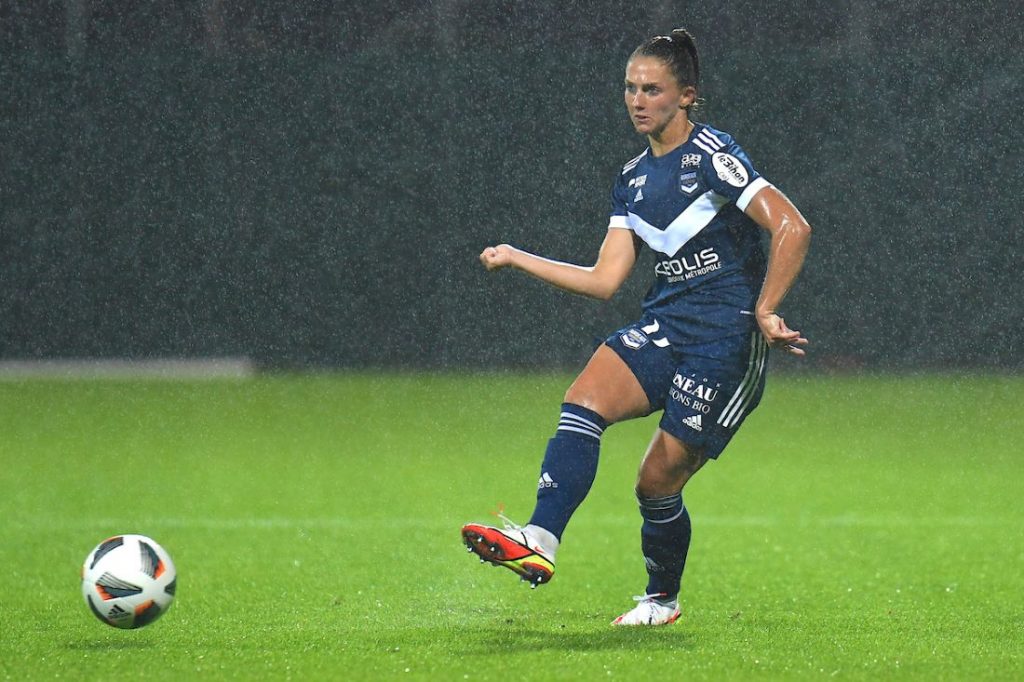 Chelsea Women sign French international defender Ève Perisset - SheKicks