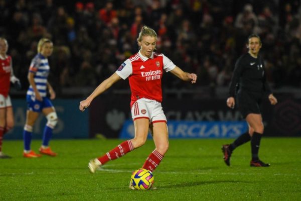 Leah Williamson on Smilla Holmberg's Arsenal debut