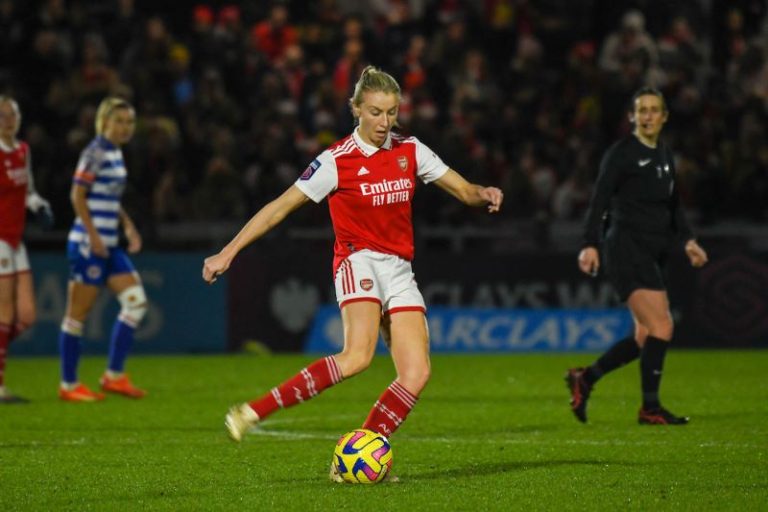 Leah Williamson on Smilla Holmberg's Arsenal debut