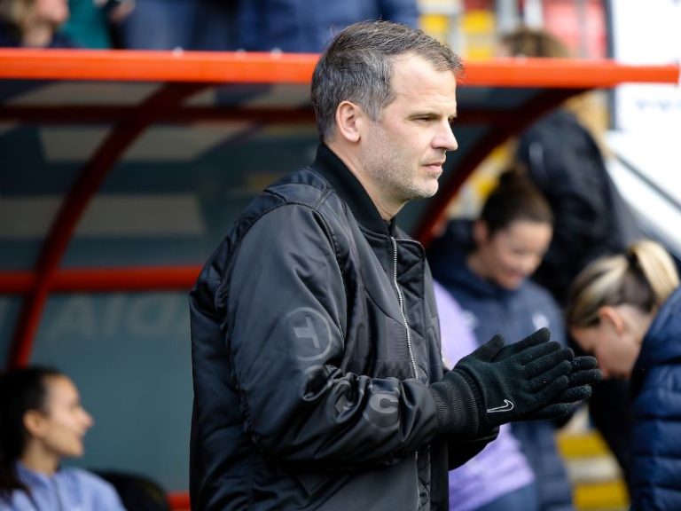 Spurs Women's head coach Robert Vilahamn signs new contract - SheKicks