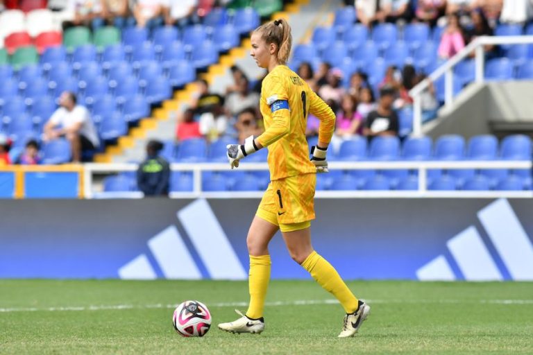 Chelsea Women sign Dutch international goalkeeper Femke Liefting - SheKicks