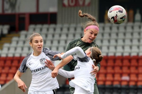 Caitlin Hayes insists Ireland squad ignoring off-pitch noise
