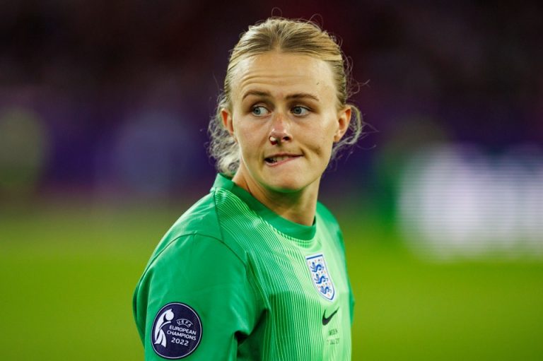 Hannah Hampton called out by Cata Coll over water bottle claims