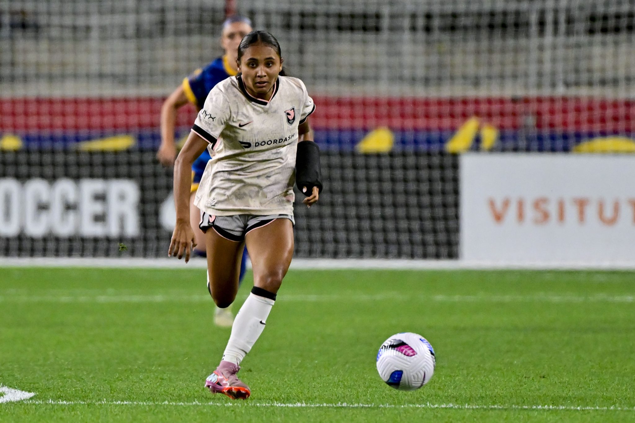 Chelsea make move for USA winger Alyssa Thompson