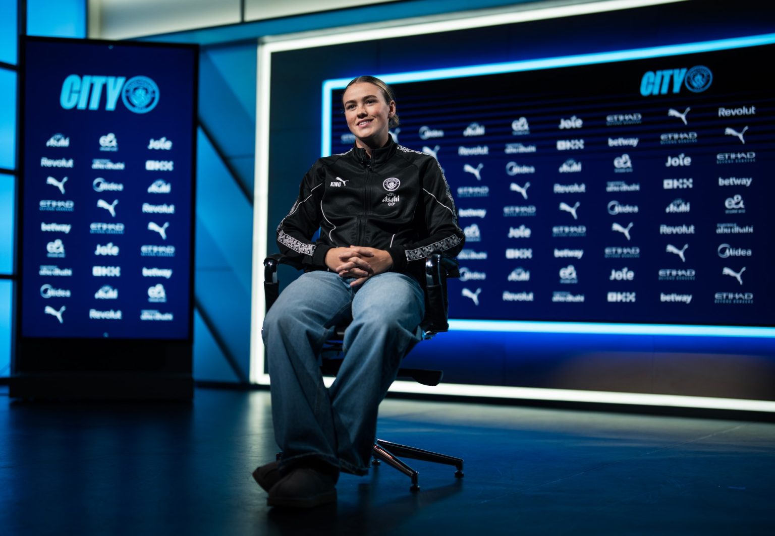 Grace Clinton and Jess Park complete cross-Manchester switches