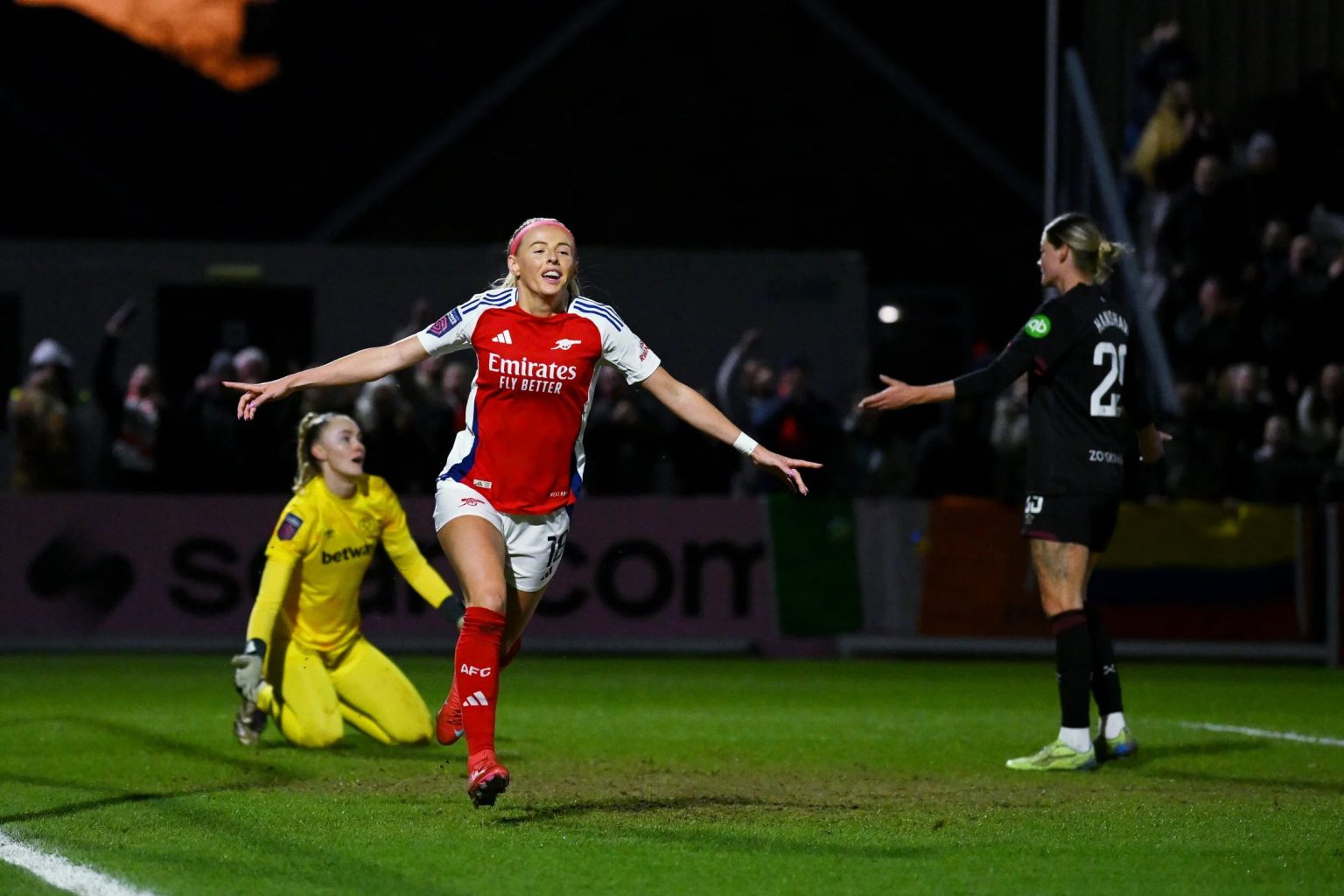 Why Chloe Kelly is special, according to Arsenal boss Slegers