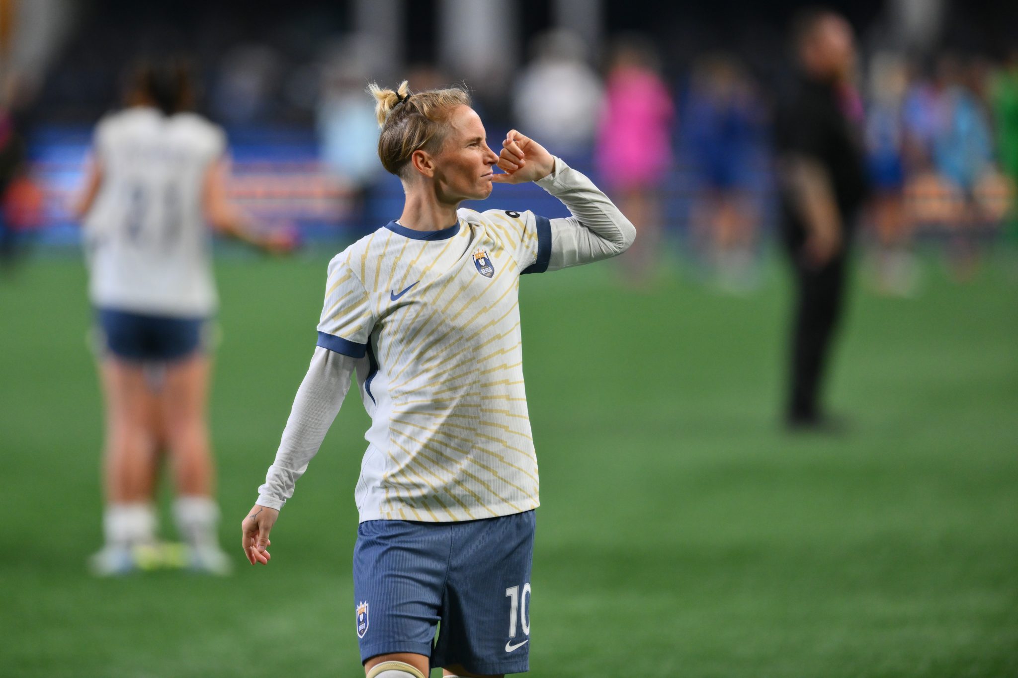 Seattle Reign: Jess Fishlock squashes retirement concerns with new deal