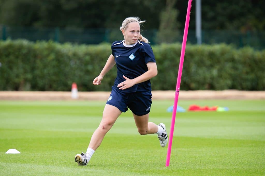 London City Lionesses forward makes switch to Championship