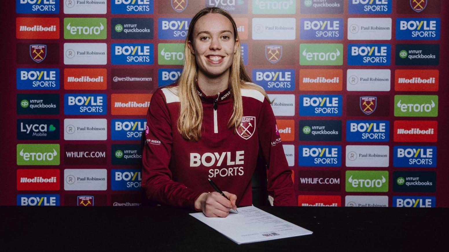 West Ham's Rebekah Dowsett signs first professional deal